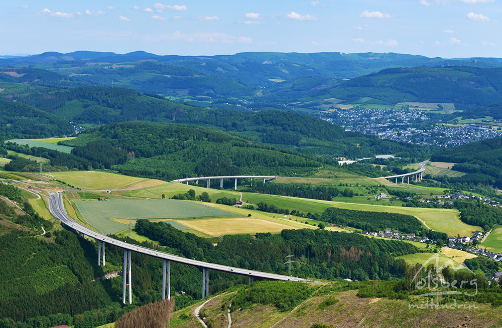 Luftaufnahmen von der Stadt Olsberg im Juni 2021